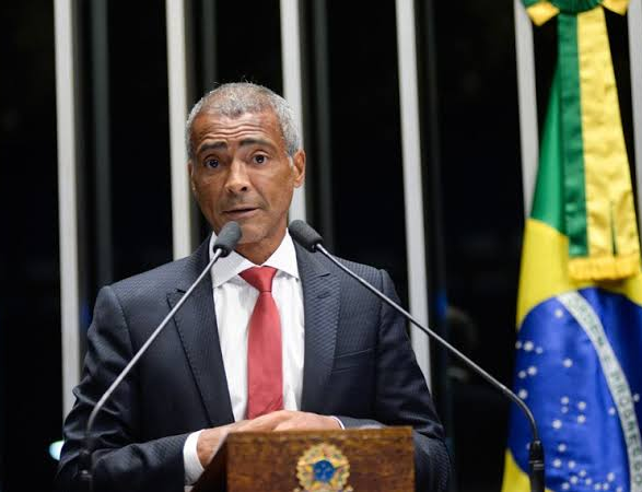Romário assume presidência do Senado – Guia Fácil Brasil