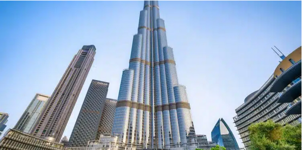 O prédio mais alto do mundo une 828 metros de altura, visual marcante e ...